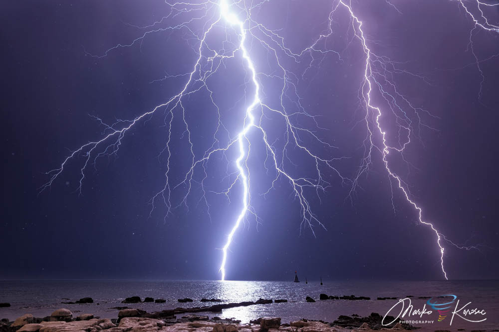 World record lightning - a single flash travels more than 700 km in Brasil