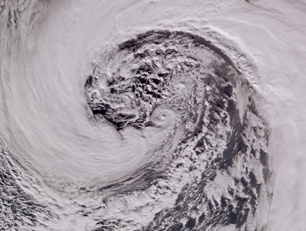 Severe windstorm across the SSW Iceland today, Feb 5th » Severe Weather ...