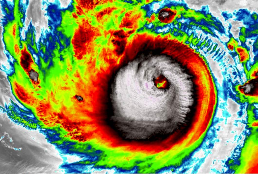 Amphan - Powerful storm grazing West Bengal coast - landfall in 24 hours