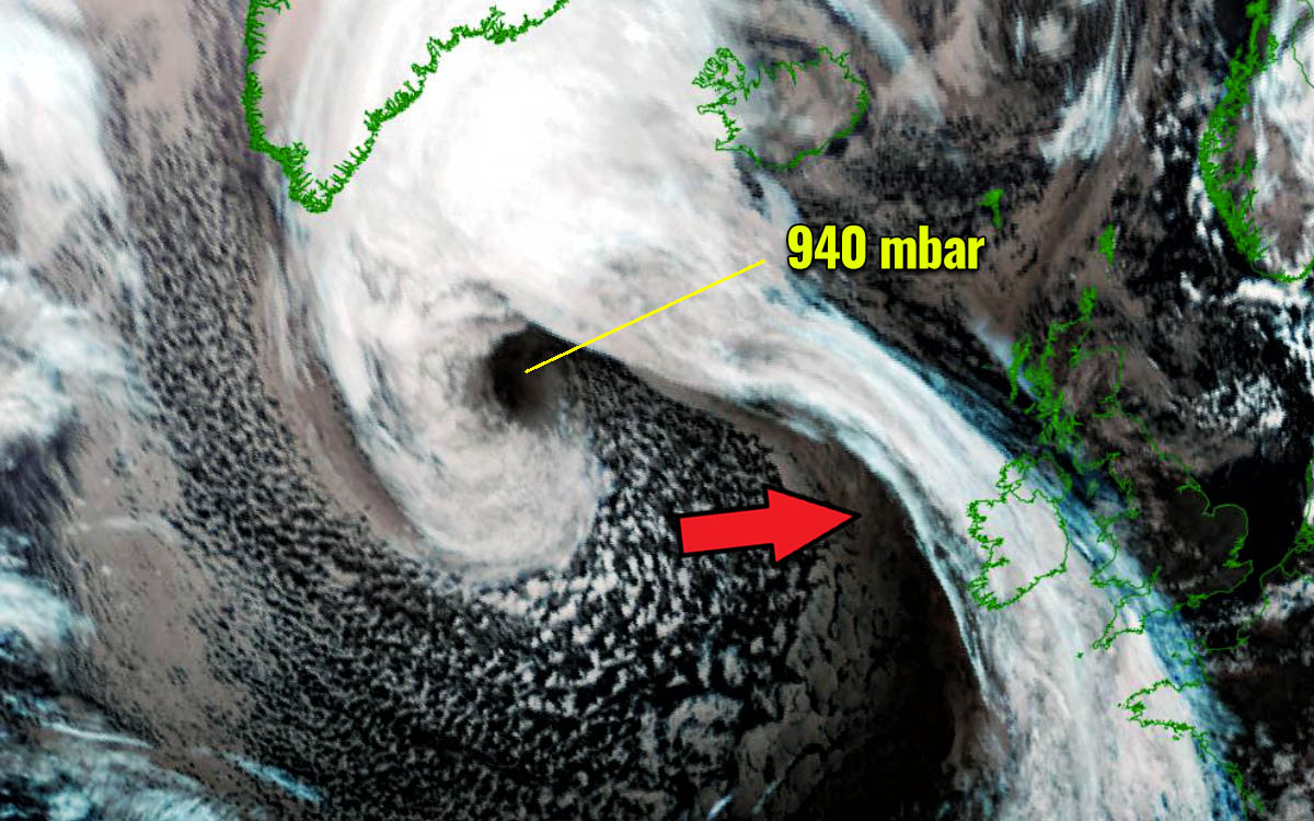 The North Atlantic low becomes the most intense extratropical storm of ...